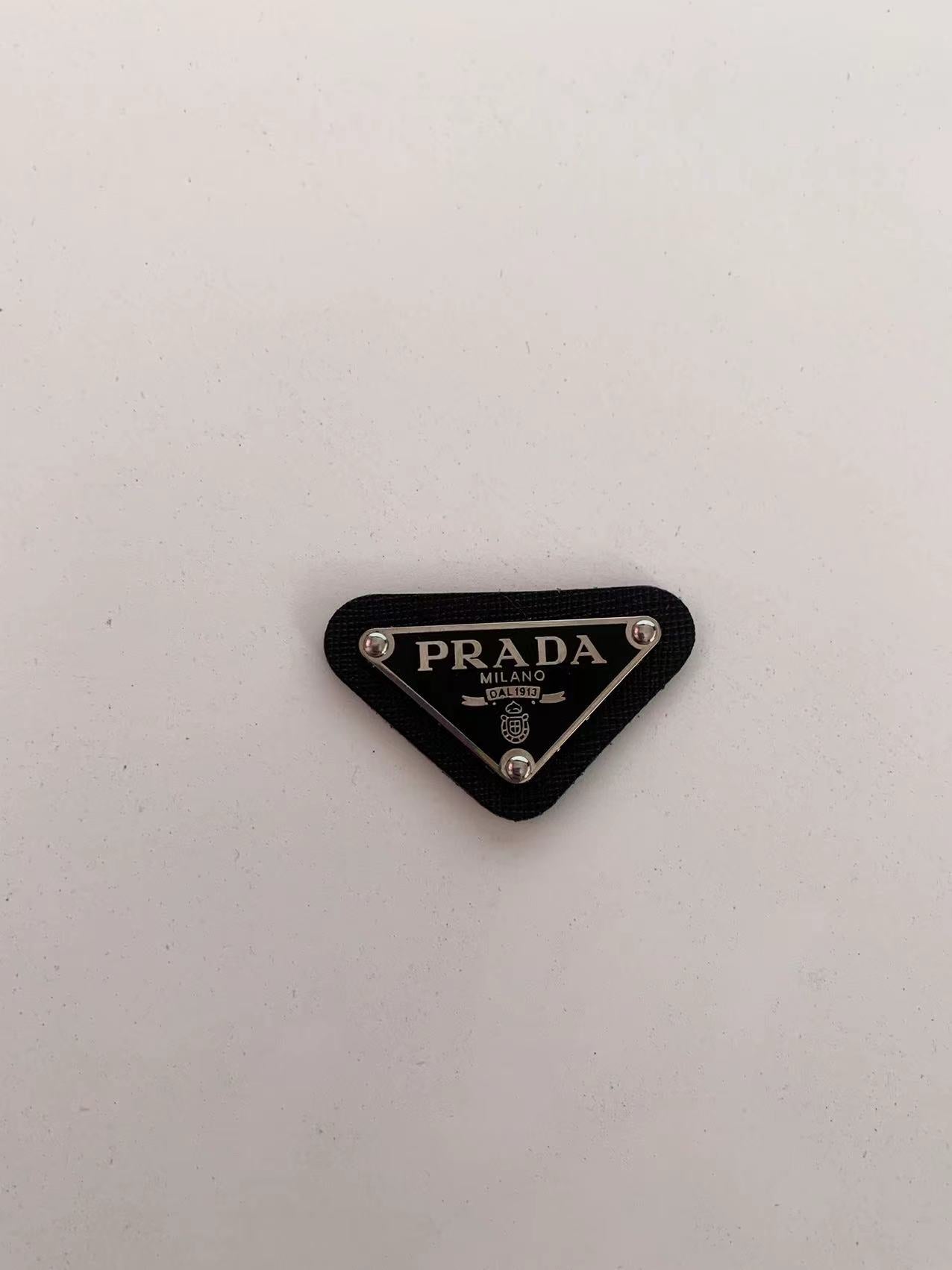 Fashion Prada Tags Metal with Rubber Material For Handmade Goods ...